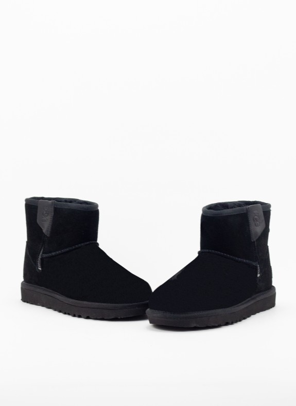 Calzado mujer UGG CLASSIC MINI BAILEY ZIP color negro