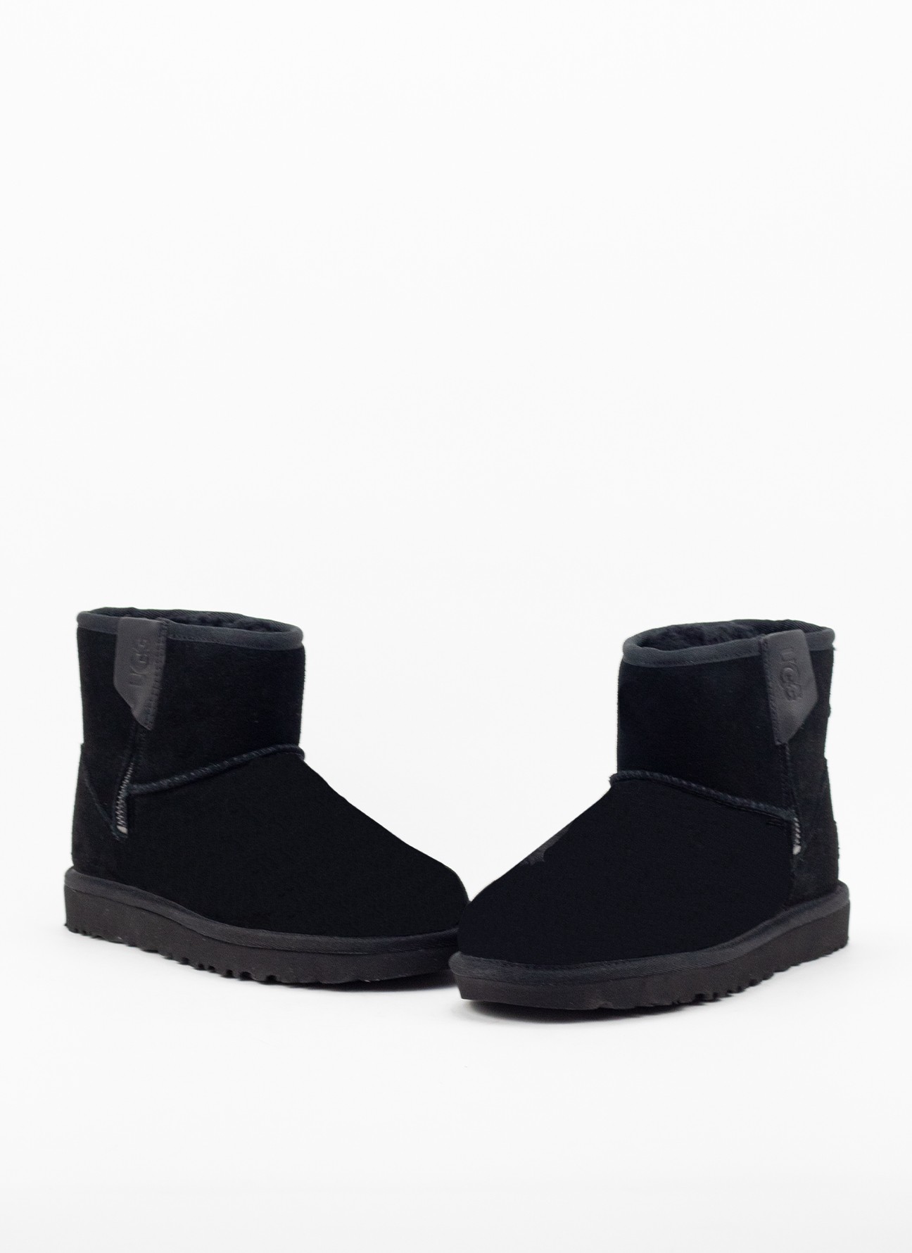 Calzado mujer UGG CLASSIC MINI BAILEY ZIP color negro